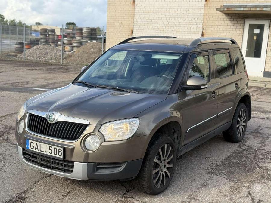 Brown Skoda Yeti 2012 in Marijampole, with an engine capacity of 2.00 L and mileage of 200 thousand km for 3300 €, photo 1 on AUTOMOTO.COM.LV