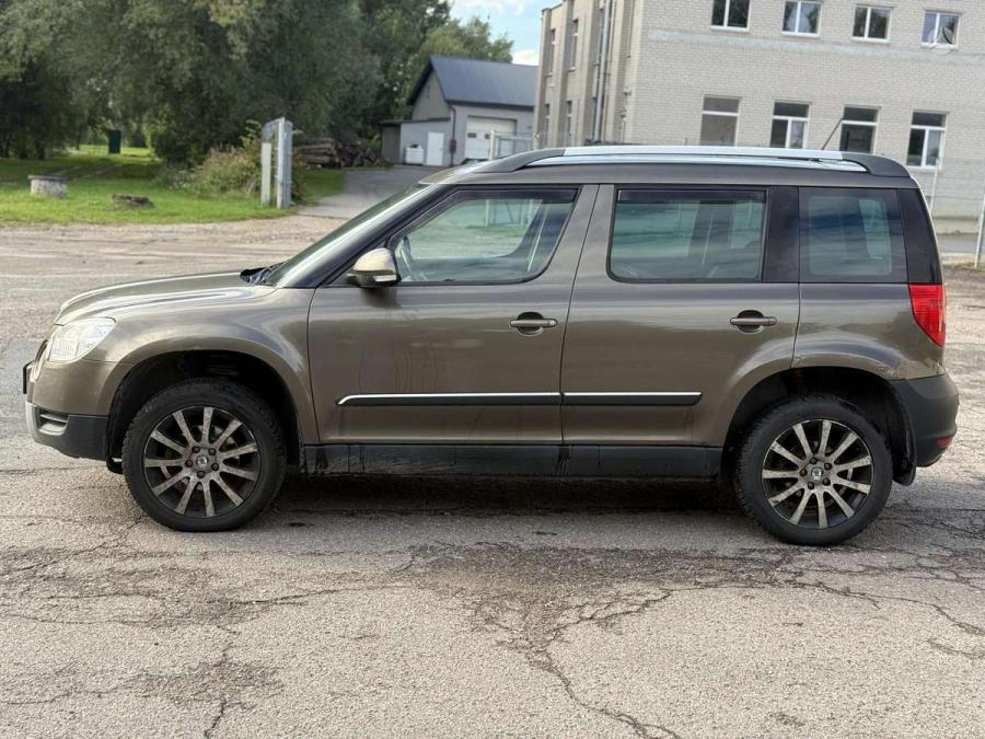 Brown Skoda Yeti 2012 in Marijampole, with an engine capacity of 2.00 L and mileage of 200 thousand km for 3300 €, photo 3 on AUTOMOTO.COM.LV