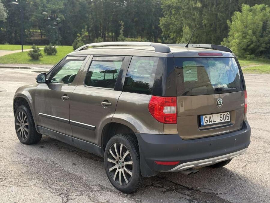 Brown Skoda Yeti 2012 in Marijampole, with an engine capacity of 2.00 L and mileage of 200 thousand km for 3300 €, photo 4 on AUTOMOTO.COM.LV