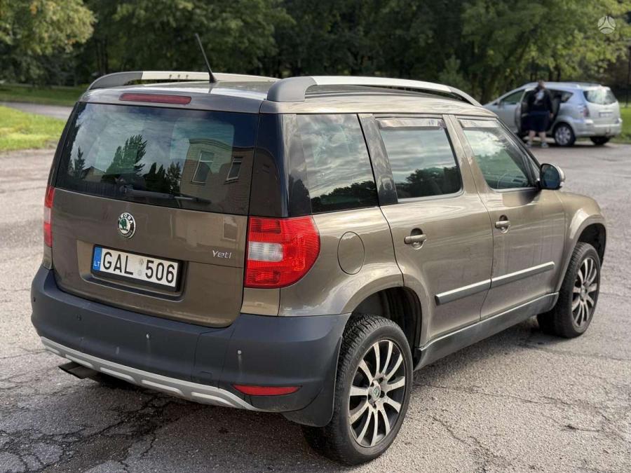 Brown Skoda Yeti 2012 in Marijampole, with an engine capacity of 2.00 L and mileage of 200 thousand km for 3300 €, photo 8 on AUTOMOTO.COM.LV