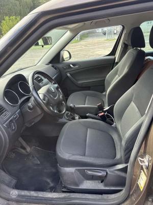 Brown Skoda Yeti 2012 in Marijampole, with an engine capacity of 2.00 L and mileage of 200 thousand km for 3300 €, photo 10 on AUTOMOTO.COM.LV