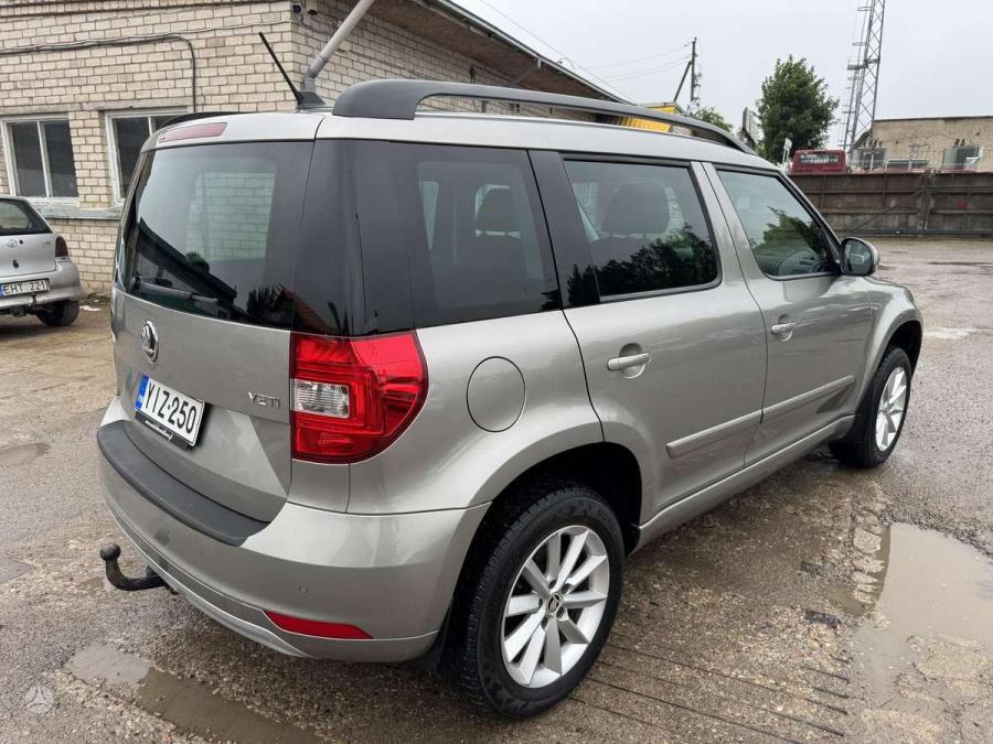 Brown Skoda Yeti 2015 in Siauliai, with an engine capacity of 1.40 L and mileage of 219 thousand km for 6999 €, photo 7 on AUTOMOTO.COM.LV