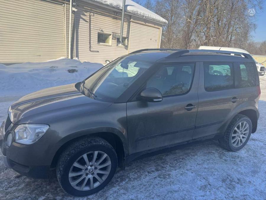 Brown Skoda Yeti 2010 in Trakai, with an engine capacity of 1.97 L and mileage of 320 thousand km for 2300 €, photo 1 on AUTOMOTO.COM.LV