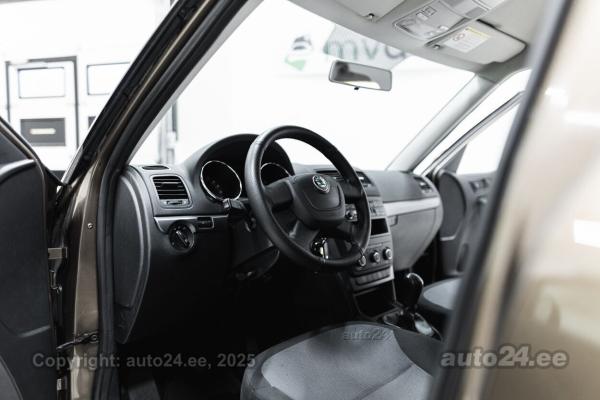 Brūns Skoda Yeti 2010 Tallina, ar dzinēja tilpumu 2.00 L un nobraukumu 255 tūkst. km par 4990 €, foto 11 vietnē AUTOMOTO.COM.LV