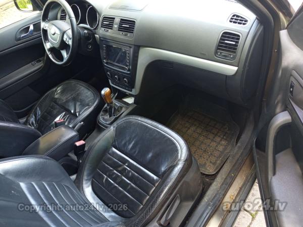 Brown Skoda Yeti 2010 in Tallinn, with an engine capacity of 2.00 L and mileage of 0 thousand km for 111 €, photo 10 on AUTOMOTO.COM.LV