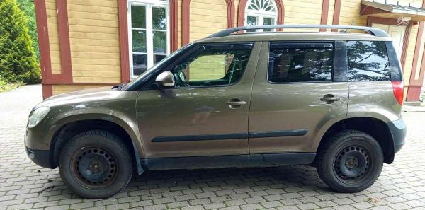 Brown Skoda Yeti 2010 in Valga, with an engine capacity of 1.97 L and mileage of 442 thousand km for 3700 €, photo 3 on AUTOMOTO.COM.LV