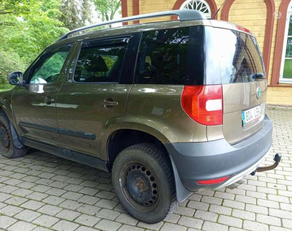 Brown Skoda Yeti 2010 in Valga, with an engine capacity of 1.97 L and mileage of 442 thousand km for 3700 €, photo 4 on AUTOMOTO.COM.LV