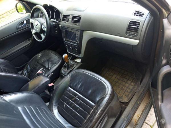 Brown Skoda Yeti 2010 in Valga, with an engine capacity of 1.97 L and mileage of 442 thousand km for 3700 €, photo 10 on AUTOMOTO.COM.LV