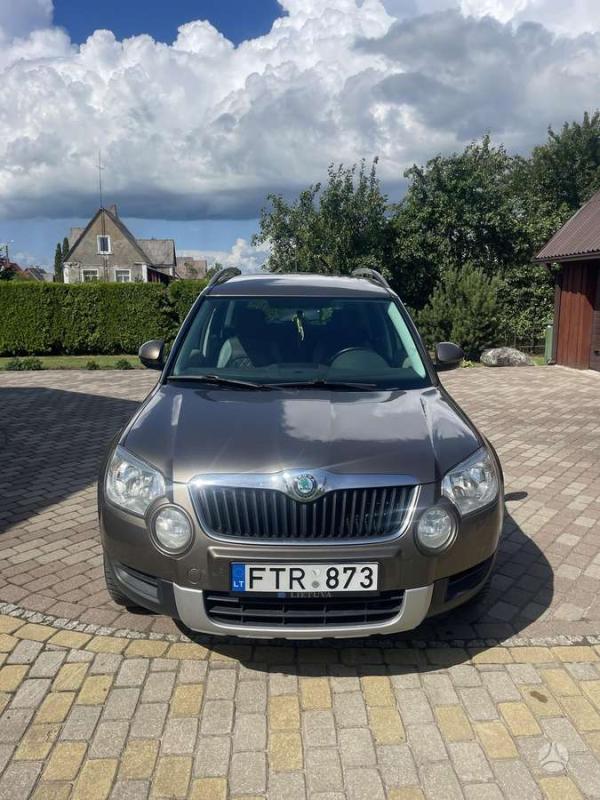 Brown Skoda Yeti 2012 in Rokiskis, with an engine capacity of 1.97 L and mileage of 230 thousand km for 4900 €, photo 2 on AUTOMOTO.COM.LV
