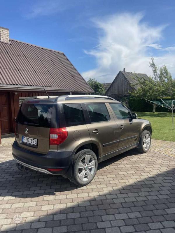 Brown Skoda Yeti 2012 in Rokiskis, with an engine capacity of 1.97 L and mileage of 230 thousand km for 4900 €, photo 4 on AUTOMOTO.COM.LV