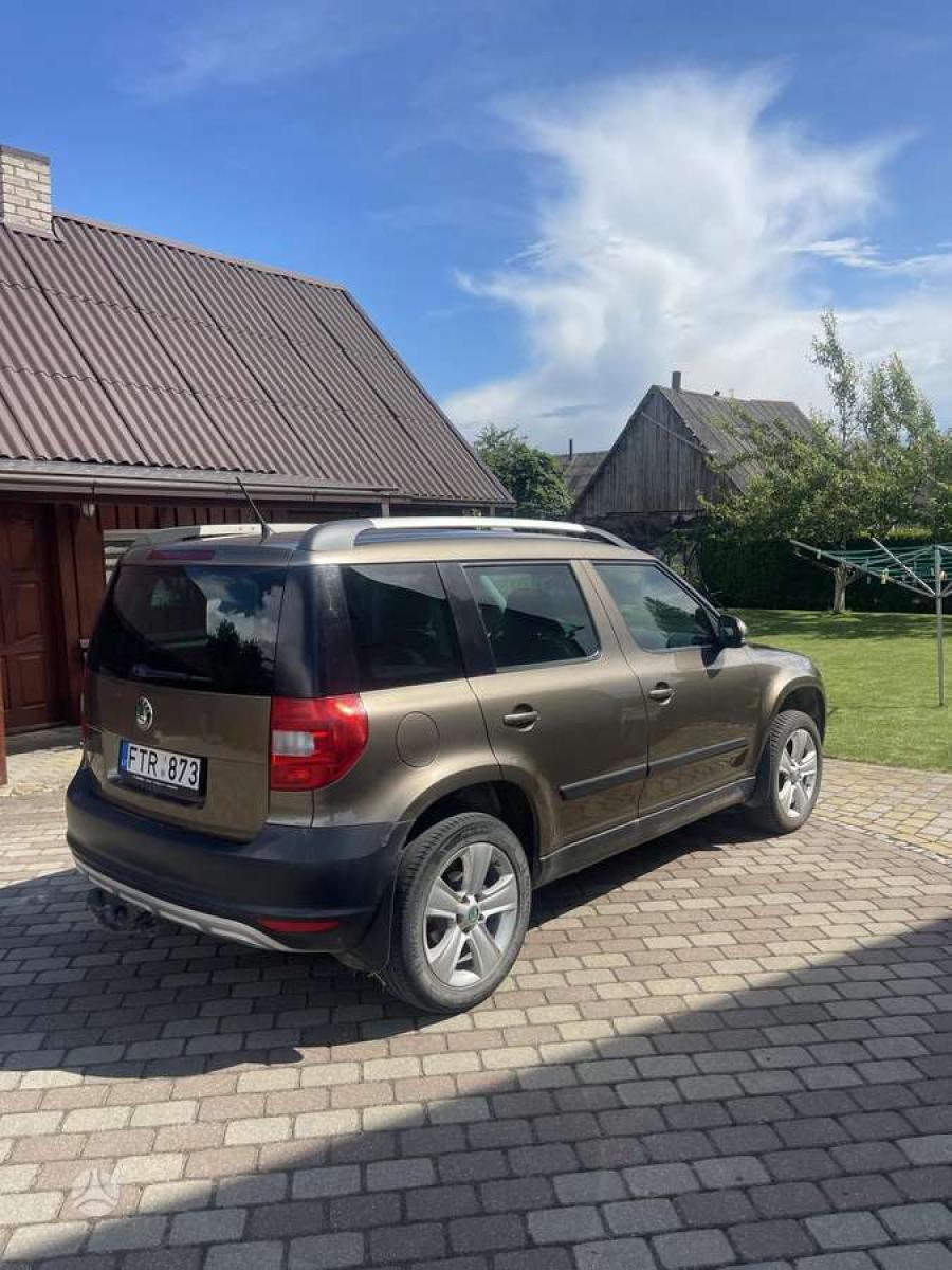 Brown Skoda Yeti 2012 in Rokiskis, with an engine capacity of 1.97 L and mileage of 230 thousand km for 4900 €, photo 5 on AUTOMOTO.COM.LV