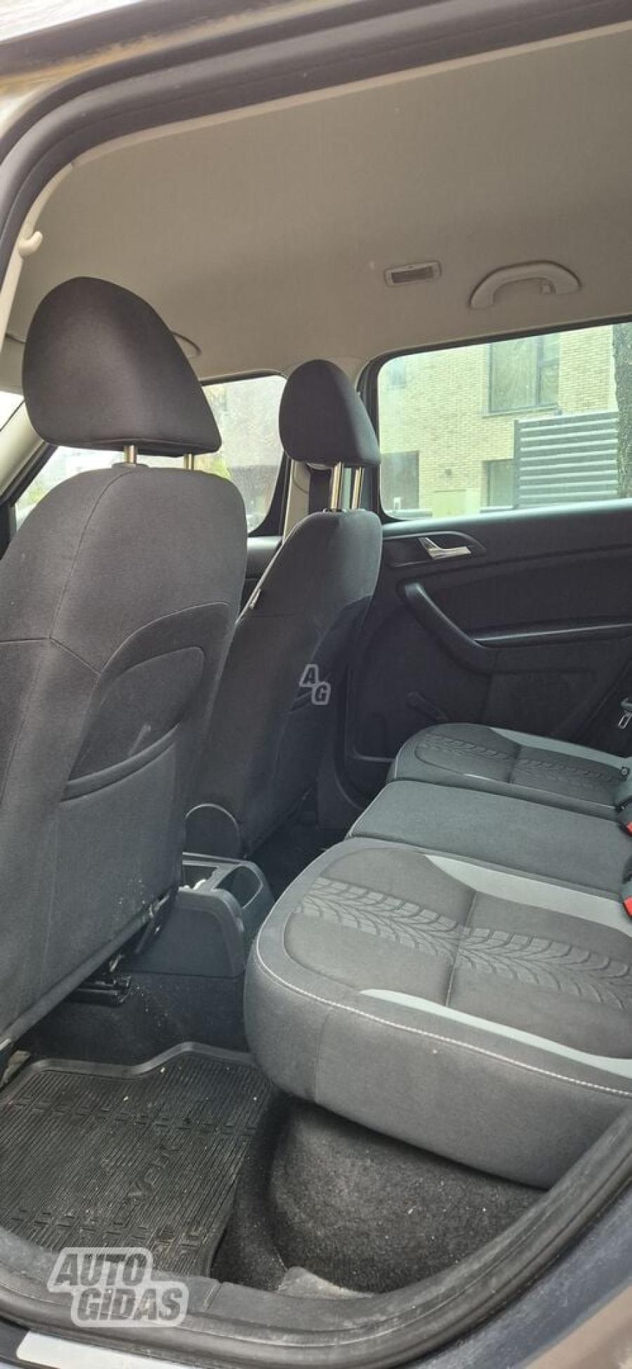Skoda Yeti 2013 in Varena, with an engine capacity of 2.00 L and mileage of 370 thousand km for 8500 €, photo 13 on AUTOMOTO.COM.LV