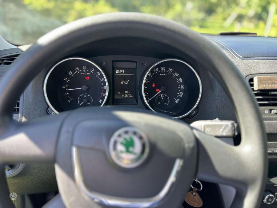 Zaļš Skoda Yeti 2012 Viļņa, ar dzinēja tilpumu 1.97 L un nobraukumu 146 tūkst. km par 6100 €, foto 14 vietnē AUTOMOTO.COM.LV