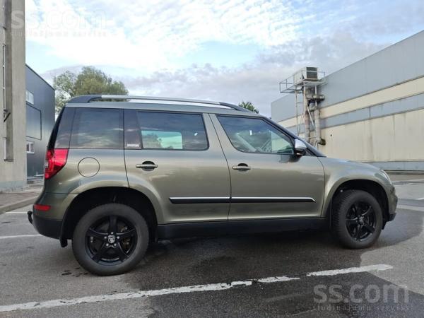 Green Skoda Yeti 2015 in Riga, with an engine capacity of 2.00 L and mileage of 266 thousand km for 7450 €, photo 6 on AUTOMOTO.COM.LV