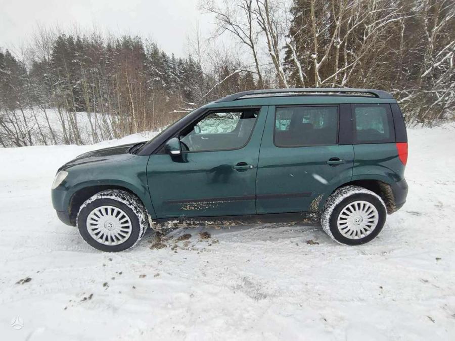 Green Skoda Yeti 2010 in Vilnius, with an engine capacity of 2.00 L and mileage of 477 thousand km for 3900 €, photo 2 on AUTOMOTO.COM.LV