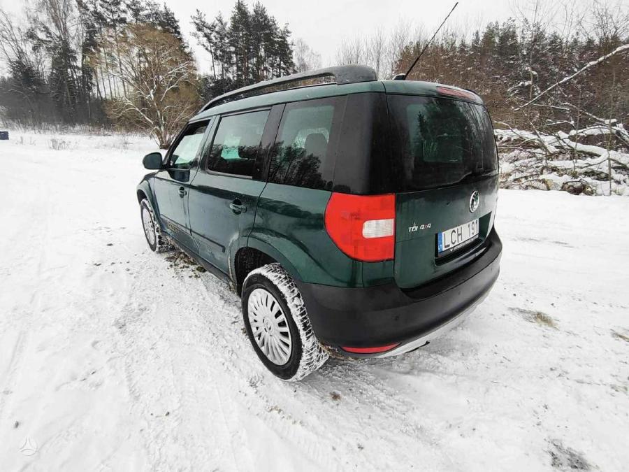 Green Skoda Yeti 2010 in Vilnius, with an engine capacity of 2.00 L and mileage of 477 thousand km for 3900 €, photo 3 on AUTOMOTO.COM.LV