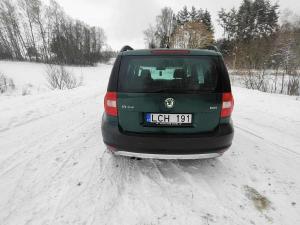 Green Skoda Yeti 2010 in Vilnius, with an engine capacity of 2.00 L and mileage of 477 thousand km for 3900 €, photo 4 on AUTOMOTO.COM.LV