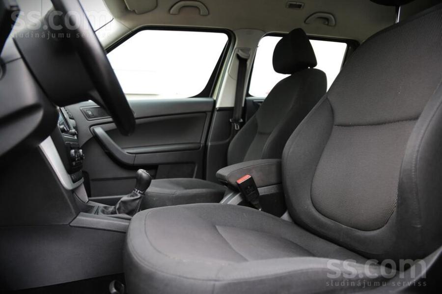 Green Skoda Yeti 2016 in Riga, with an engine capacity of 2.00 L and mileage of 294 thousand km for 5995 €, photo 12 on AUTOMOTO.COM.LV