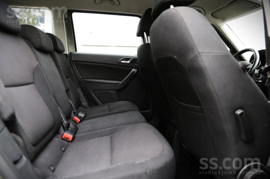 Green Skoda Yeti 2016 in Riga, with an engine capacity of 2.00 L and mileage of 294 thousand km for 5995 €, photo 15 on AUTOMOTO.COM.LV