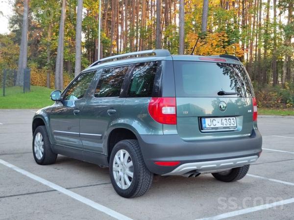 Skoda Yeti 2012 in Riga on AUTOMOTO.COM.LV Green Skoda Yeti 2012 in Riga, with an engine capacity of 2.00 L and mileage of 237 thousand km for 4440 €, photo 4 on AUTOMOTO.COM.LV