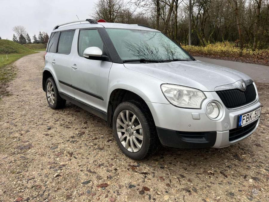 Grey Skoda Yeti 2010 in Kaunas, with an engine capacity of 1.97 L and mileage of 245 thousand km for 4800 €, photo 1 on AUTOMOTO.COM.LV