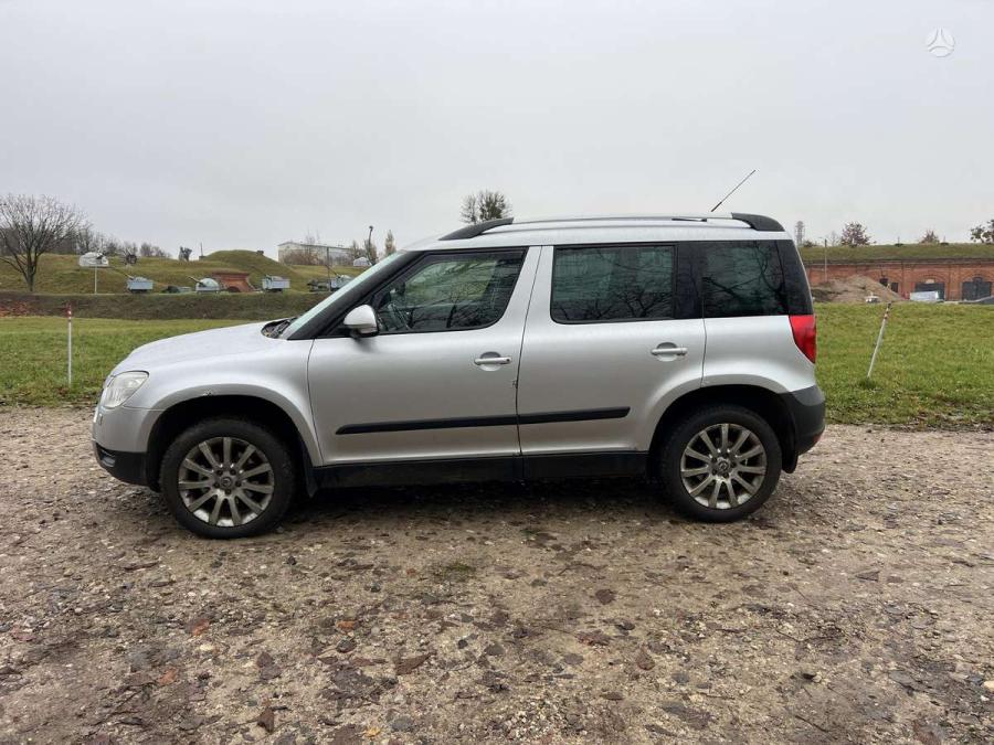 Grey Skoda Yeti 2010 in Kaunas, with an engine capacity of 1.97 L and mileage of 245 thousand km for 4800 €, photo 3 on AUTOMOTO.COM.LV