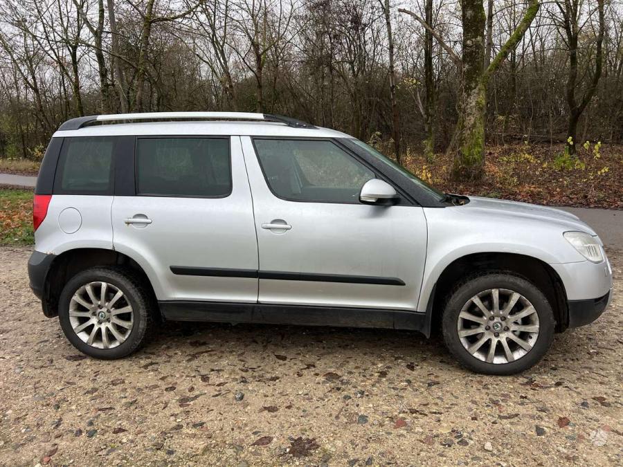 Grey Skoda Yeti 2010 in Kaunas, with an engine capacity of 1.97 L and mileage of 245 thousand km for 4800 €, photo 4 on AUTOMOTO.COM.LV