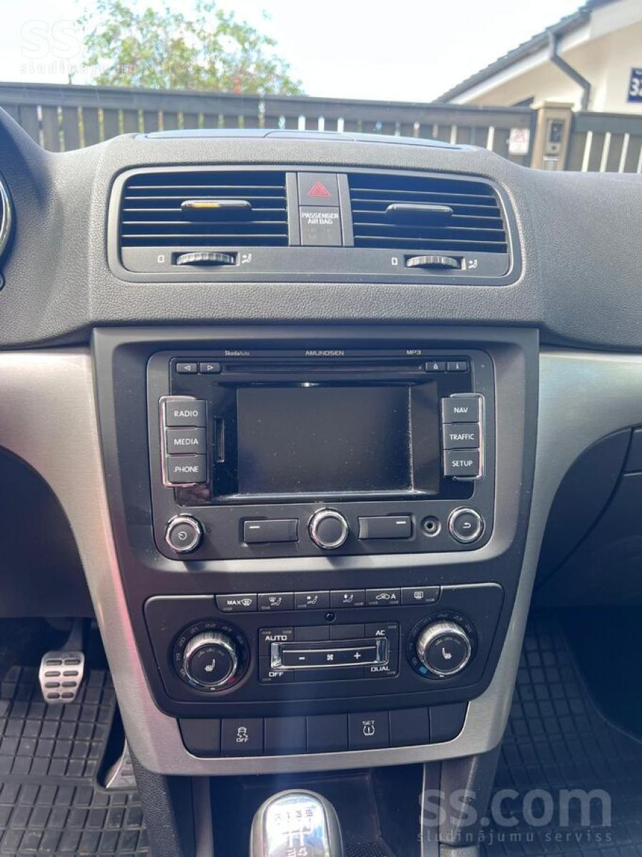 Grey Skoda Yeti 2010 in Ventspils, with an engine capacity of 2.00 L and mileage of 313 thousand km for 4150 €, photo 9 on AUTOMOTO.COM.LV