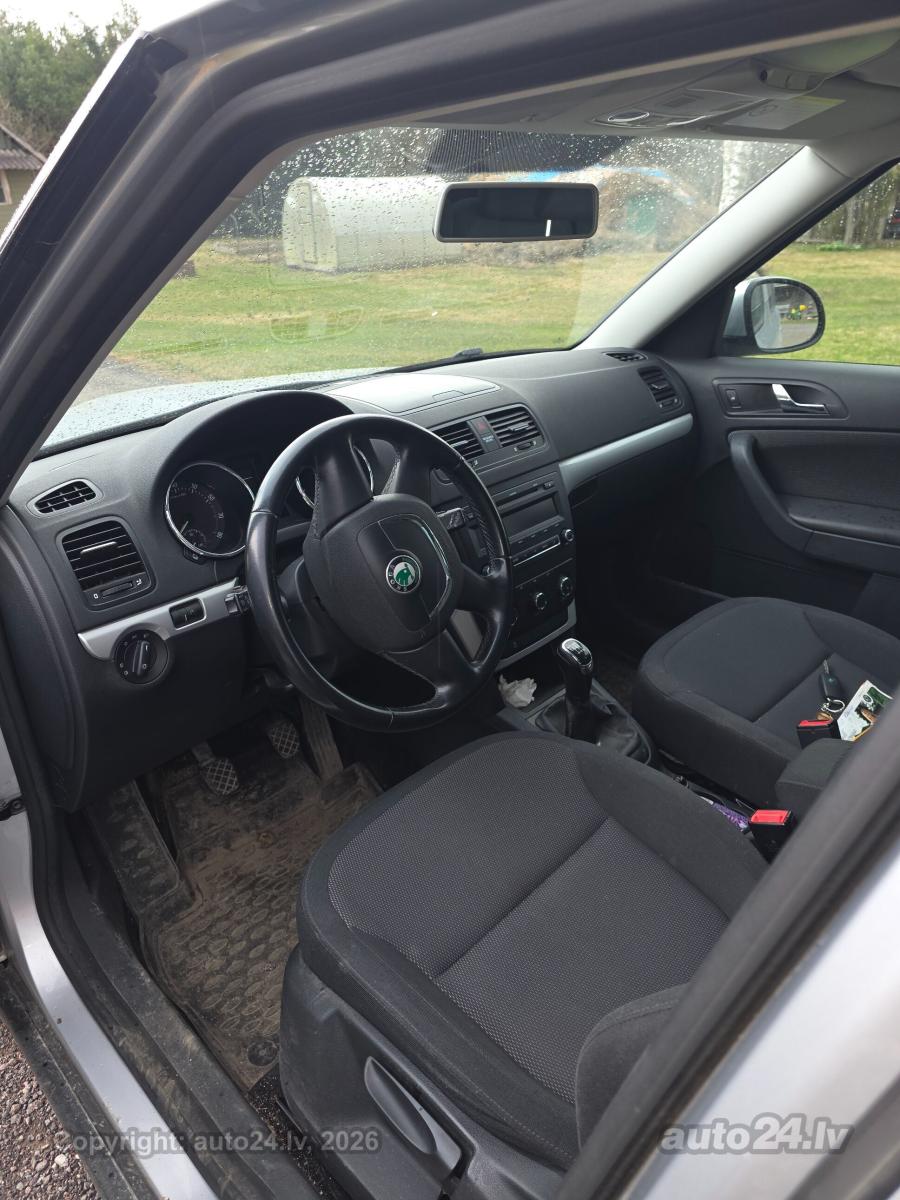 Pelēks Skoda Yeti 2011 Tallina, ar dzinēja tilpumu 1.40 L un nobraukumu 126 tūkst. km par 4900 €, foto 8 vietnē AUTOMOTO.COM.LV