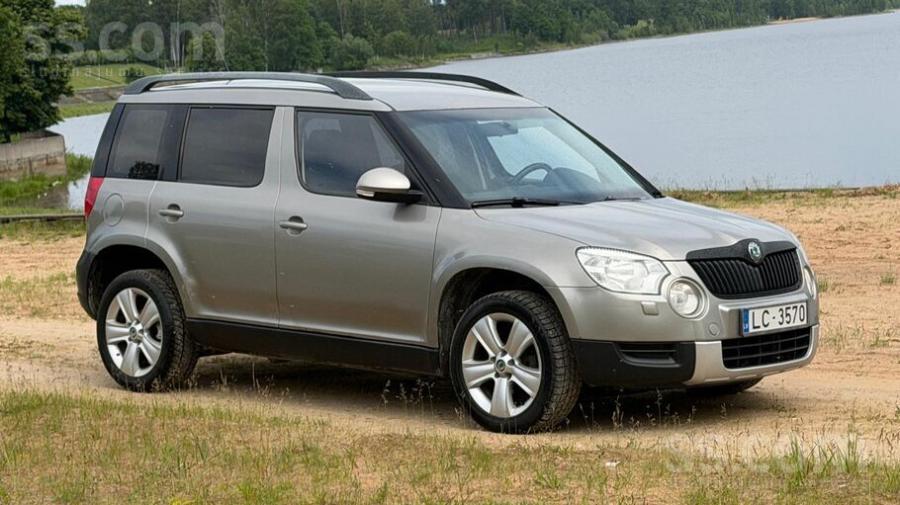 Grey Skoda Yeti 2011 in Aizkraukle, with an engine capacity of 2.00 L and mileage of 420 thousand km for 2970 €, photo 3 on AUTOMOTO.COM.LV