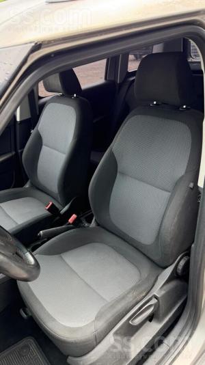 Grey Skoda Yeti 2011 in Aizkraukle, with an engine capacity of 2.00 L and mileage of 420 thousand km for 2970 €, photo 10 on AUTOMOTO.COM.LV