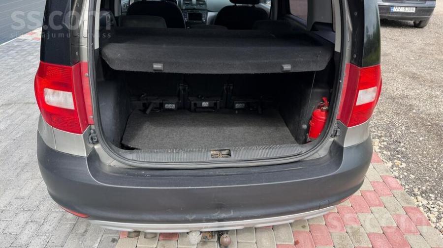 Grey Skoda Yeti 2011 in Aizkraukle, with an engine capacity of 2.00 L and mileage of 420 thousand km for 2970 €, photo 12 on AUTOMOTO.COM.LV