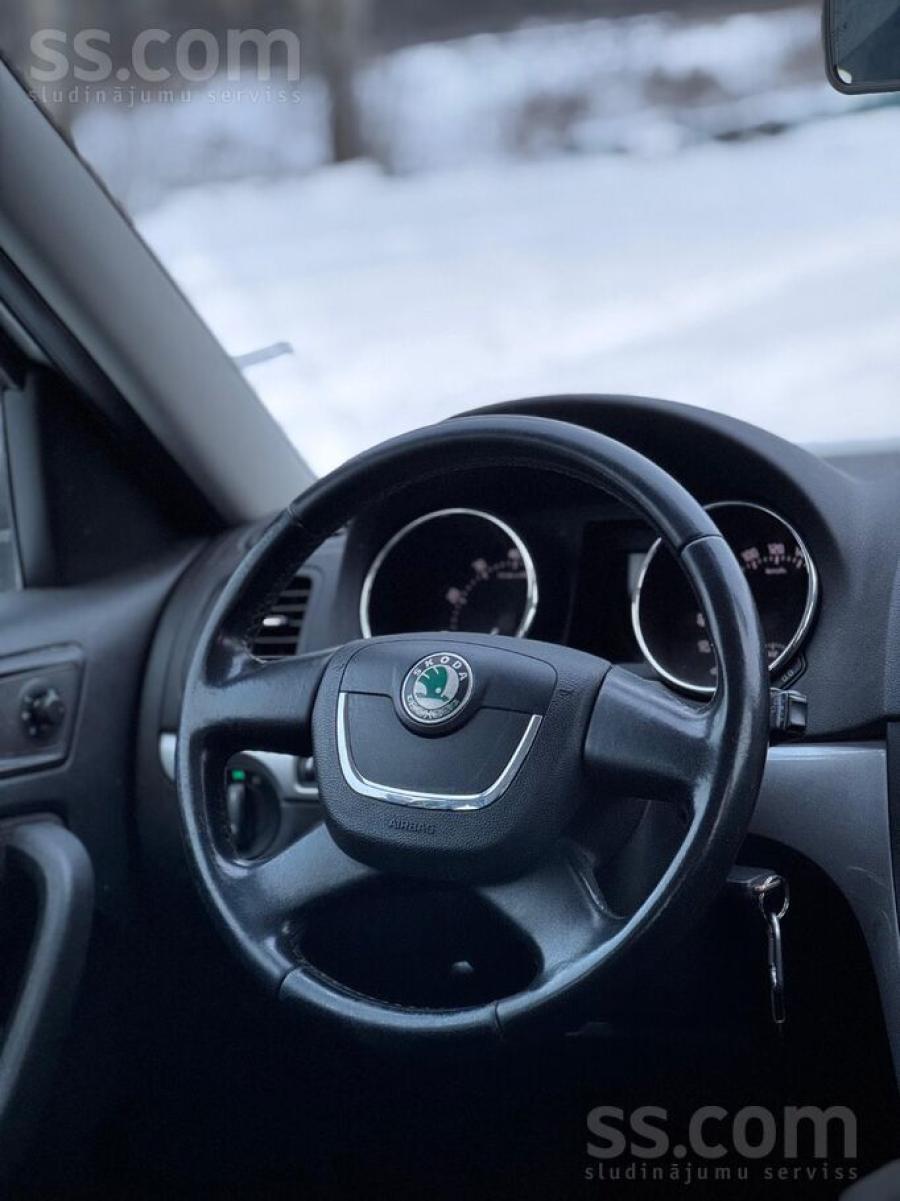 Pelēks Skoda Yeti 2011 Rīga, ar dzinēja tilpumu 1.80 L un nobraukumu 276 tūkst. km par 2650 €, foto 7 vietnē AUTOMOTO.COM.LV