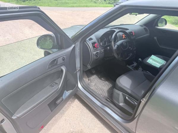 Pelēks Skoda Yeti 2011 Marijampole, ar dzinēja tilpumu 1.60 L un nobraukumu 341 tūkst. km par 3500 €, foto 4 vietnē AUTOMOTO.COM.LV