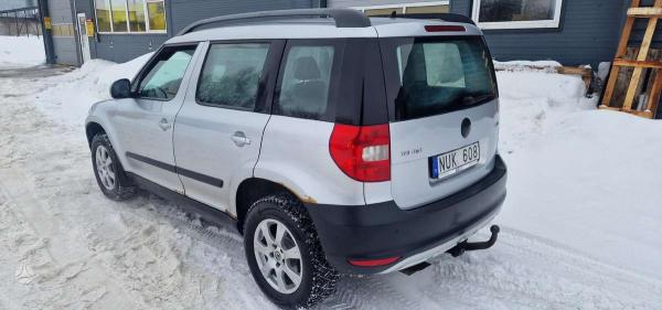 Pelēks Skoda Yeti 2012 Telšiai, ar dzinēja tilpumu 1.97 L un nobraukumu 250 tūkst. km par 3400 €, foto 4 vietnē AUTOMOTO.COM.LV