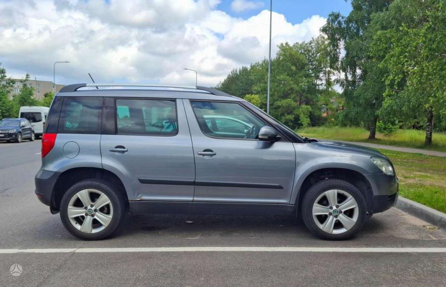 Pelēks Skoda Yeti 2012 Viļņa, ar dzinēja tilpumu 1.20 L un nobraukumu 184 tūkst. km par 4900 €, foto 7 vietnē AUTOMOTO.COM.LV