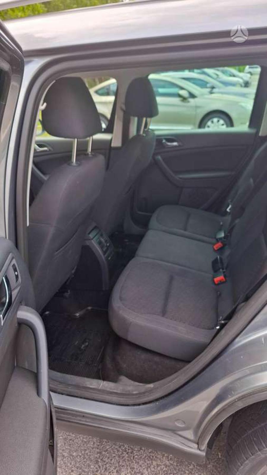 Pelēks Skoda Yeti 2012 Viļņa, ar dzinēja tilpumu 1.20 L un nobraukumu 184 tūkst. km par 4900 €, foto 9 vietnē AUTOMOTO.COM.LV