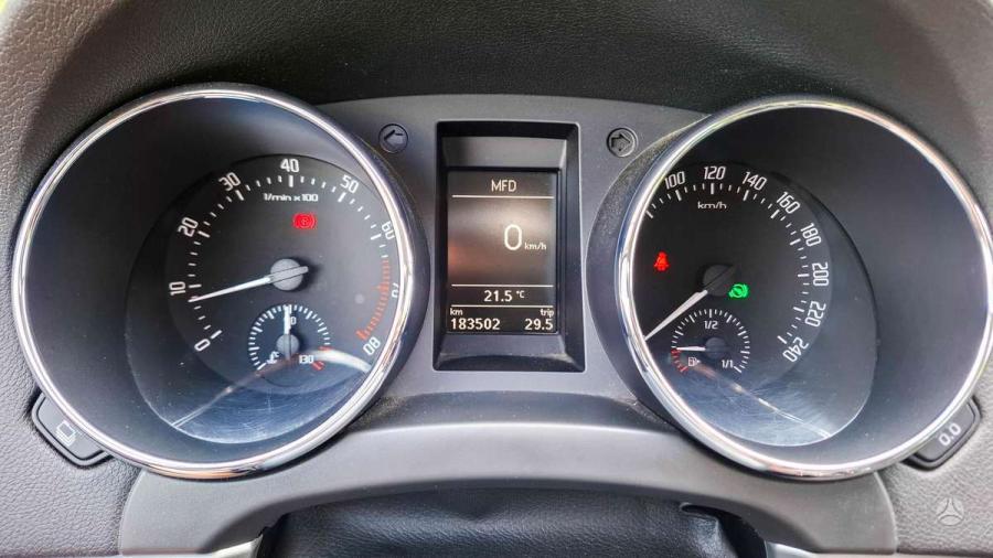 Pelēks Skoda Yeti 2012 Viļņa, ar dzinēja tilpumu 1.20 L un nobraukumu 184 tūkst. km par 4900 €, foto 12 vietnē AUTOMOTO.COM.LV