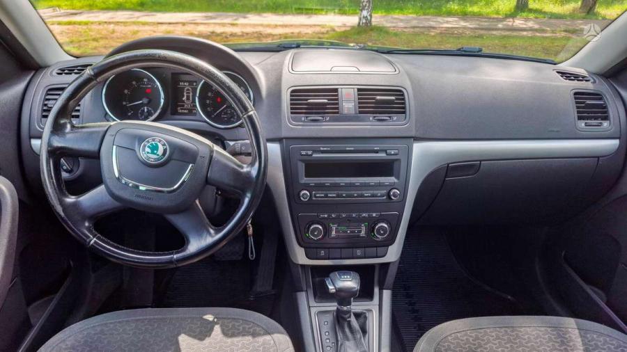 Pelēks Skoda Yeti 2012 Viļņa, ar dzinēja tilpumu 1.20 L un nobraukumu 184 tūkst. km par 4900 €, foto 13 vietnē AUTOMOTO.COM.LV