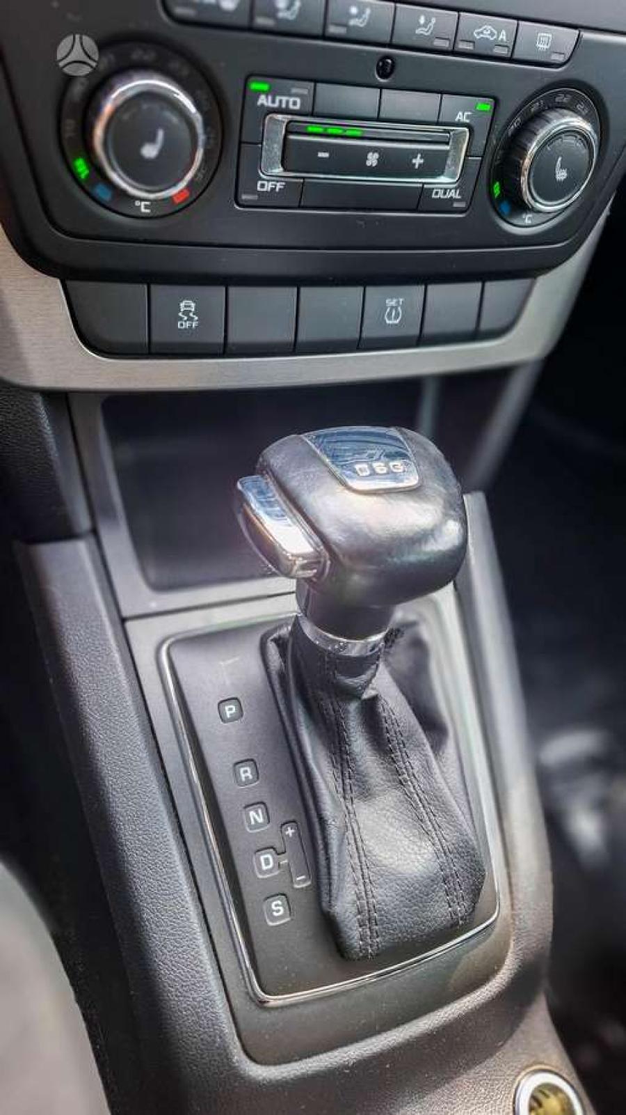 Pelēks Skoda Yeti 2012 Viļņa, ar dzinēja tilpumu 1.20 L un nobraukumu 184 tūkst. km par 4900 €, foto 14 vietnē AUTOMOTO.COM.LV