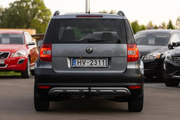 Grey Skoda Yeti 2012 in Jelgava, with an engine capacity of 2.00 L and mileage of 123 thousand km for 4700 €, photo 5 on AUTOMOTO.COM.LV