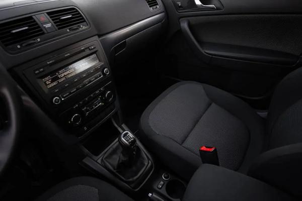Grey Skoda Yeti 2012 in Jelgava, with an engine capacity of 2.00 L and mileage of 123 thousand km for 4700 €, photo 10 on AUTOMOTO.COM.LV