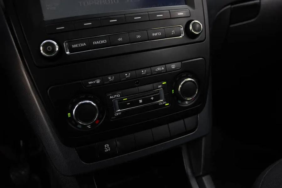 Pelēks Skoda Yeti 2012 Jelgava, ar dzinēja tilpumu 2.00 L un nobraukumu 123 tūkst. km par 4700 €, foto 12 vietnē AUTOMOTO.COM.LV