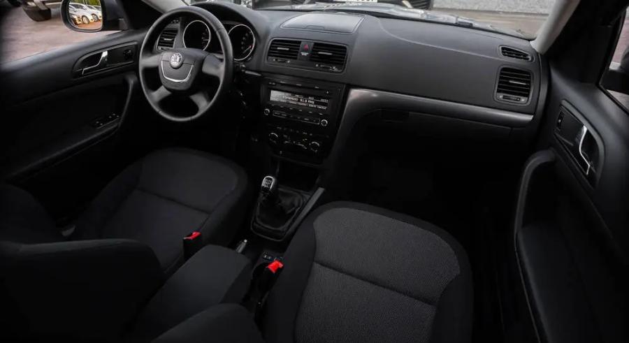 Pelēks Skoda Yeti 2012 Jelgava, ar dzinēja tilpumu 2.00 L un nobraukumu 123 tūkst. km par 4700 €, foto 14 vietnē AUTOMOTO.COM.LV