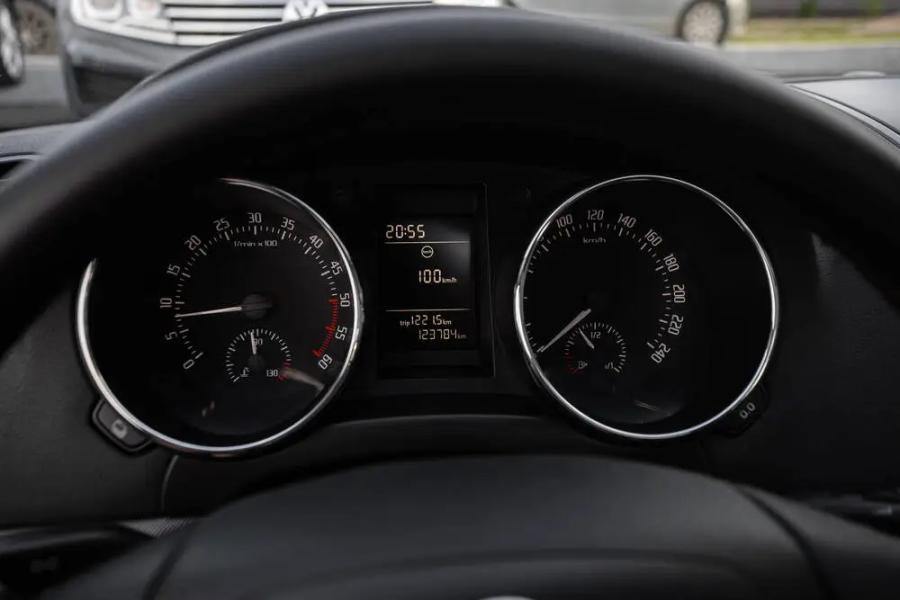 Pelēks Skoda Yeti 2012 Jelgava, ar dzinēja tilpumu 2.00 L un nobraukumu 123 tūkst. km par 4700 €, foto 20 vietnē AUTOMOTO.COM.LV