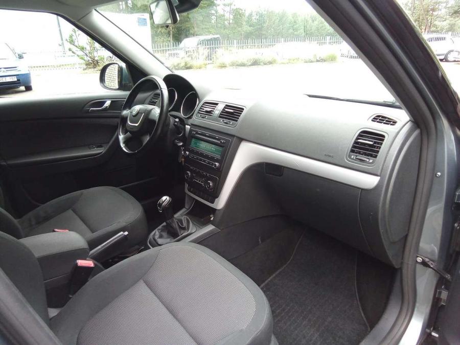 Pelēks Skoda Yeti 2012 Jonava, ar dzinēja tilpumu 1.60 L un nobraukumu 325 tūkst. km par 3300 €, foto 19 vietnē AUTOMOTO.COM.LV