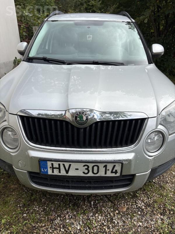 Skoda Yeti 2012 in Riga on AUTOMOTO.COM.LV Grey Skoda Yeti 2012 in Riga, with an engine capacity of 2.00 L and mileage of 245 thousand km for 3700 €, photo 4 on AUTOMOTO.COM.LV