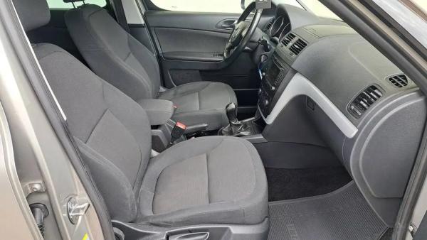 Grey Skoda Yeti 2013 in Ogre, with an engine capacity of 1.20 L and mileage of 296 thousand km for 5750 €, photo 6 on AUTOMOTO.COM.LV