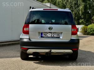 Grey Skoda Yeti 2013 in Riga, with an engine capacity of 1.60 L and mileage of 270 thousand km for 3990 €, photo 7 on AUTOMOTO.COM.LV