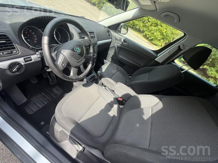Grey Skoda Yeti 2013 in Riga, with an engine capacity of 1.60 L and mileage of 270 thousand km for 3990 €, photo 8 on AUTOMOTO.COM.LV